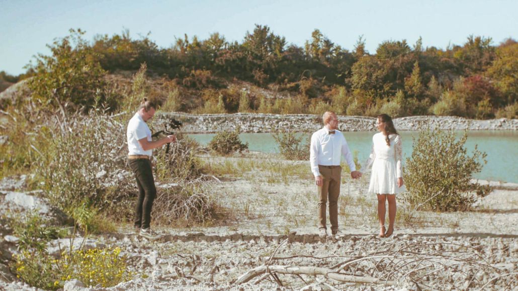 Willkommen - 𝐋𝐄𝐓 𝐌𝐄 𝐓𝐄𝐋𝐋 𝐘𝐎𝐔𝐑 𝐒𝐓𝐎𝐑𝐘 | Hochzeitsfilme von Dominik Symann